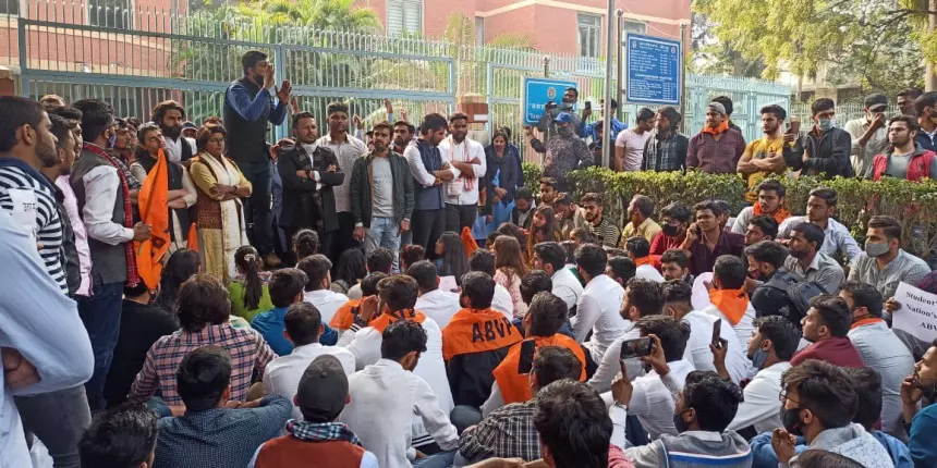 DU students protests to reopen campus and restart offline classes