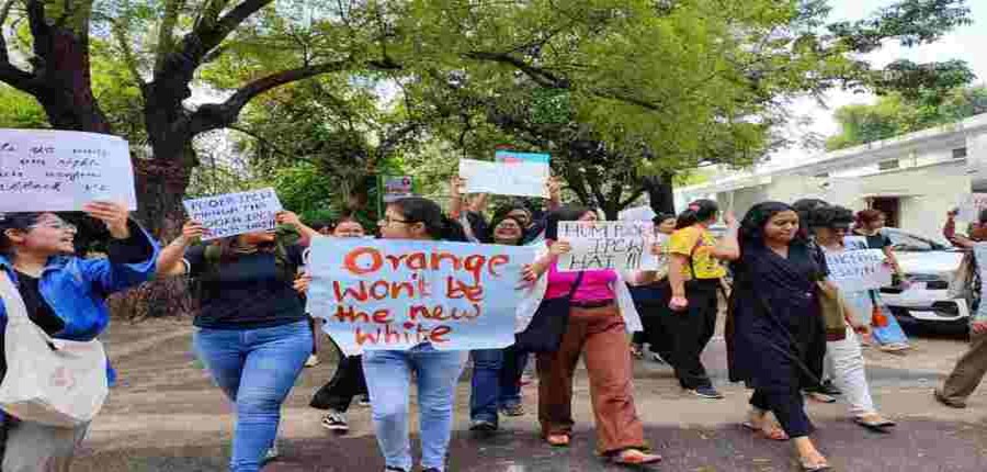 NSUI protests outside Delhi University against the Inclusion of ...