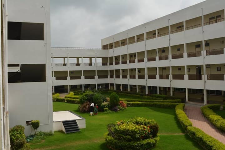 Top Ph.D Universities in Indore 2022 – Courses, Fees, Admission, Rank