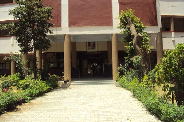 Degree Colleges in Surat 2022 – Courses, Fees, Admission, Rank