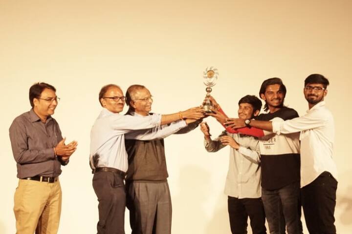 Institute of Engineering and Technology, Indore: Admission, Fees ...