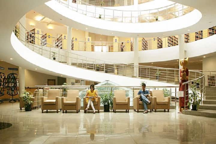 ISB Hyderabad: Admission, Fees, Courses, Placements, Cutoff, Ranking