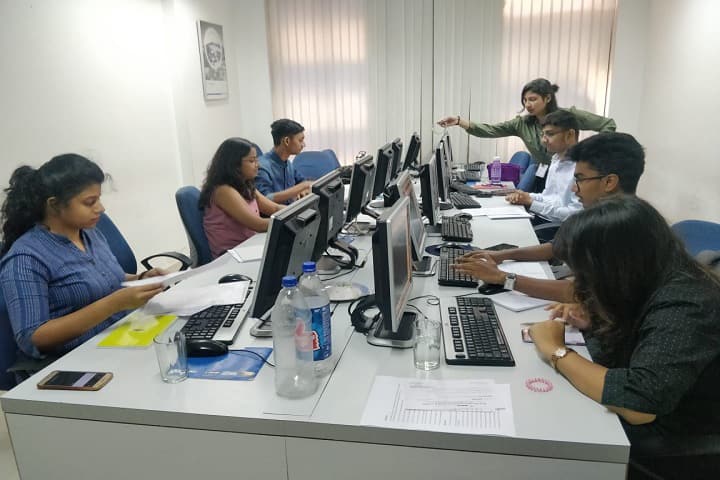 Amity University Mumbai: Admission, Fees, Courses, Placements, Cutoff ...