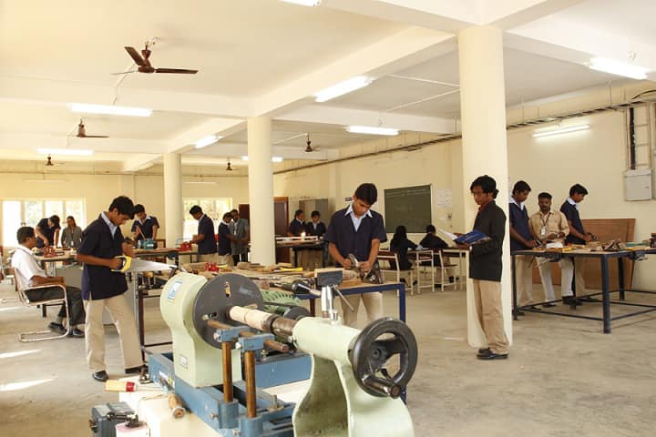 Universal Engineering College, Thrissur: Admission 2021, Courses, Fee ...