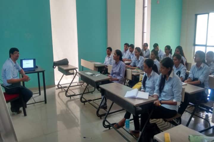 UKA Tarsadia University (UTU) Bardoli: Admission, Fees, Courses ...