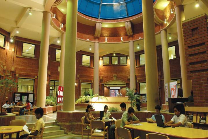 IIM Lucknow: Admission, Fees, Courses, Placements, Cutoff, Ranking