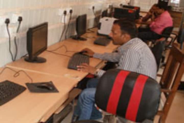 Sarojini Naidu Medical College (SNMC) Agra: Admission, Fees, Courses ...