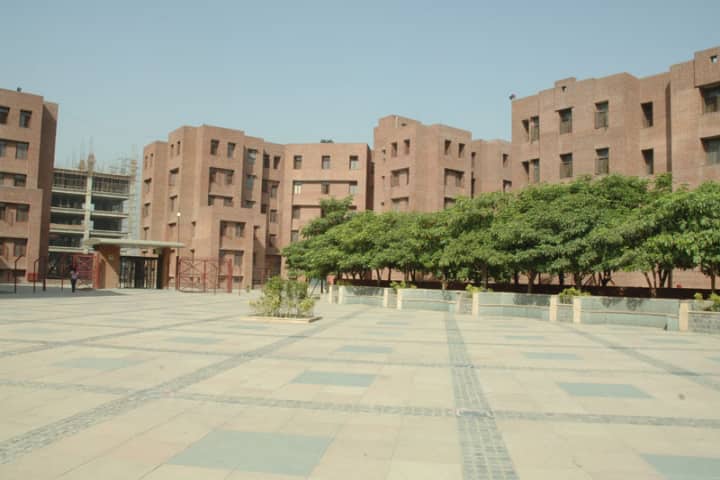 Amity University Noida: Admission, Fees, Courses, Placements, Cutoff ...