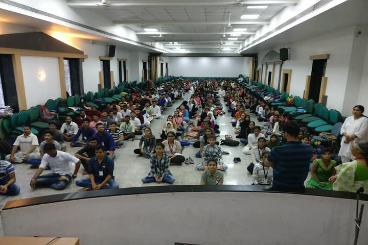 Ramniranjan Jhunjhunwala College Of Arts Science and Commerce ...