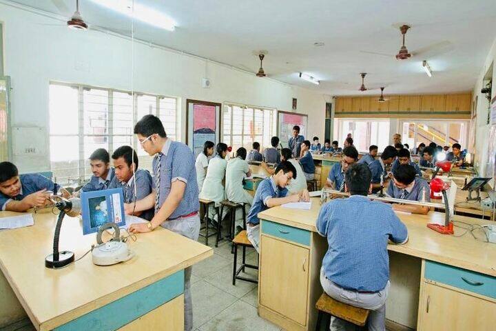 Spring Meadows Public School, Dwarka Mor, New Delhi: Admission, Fee ...